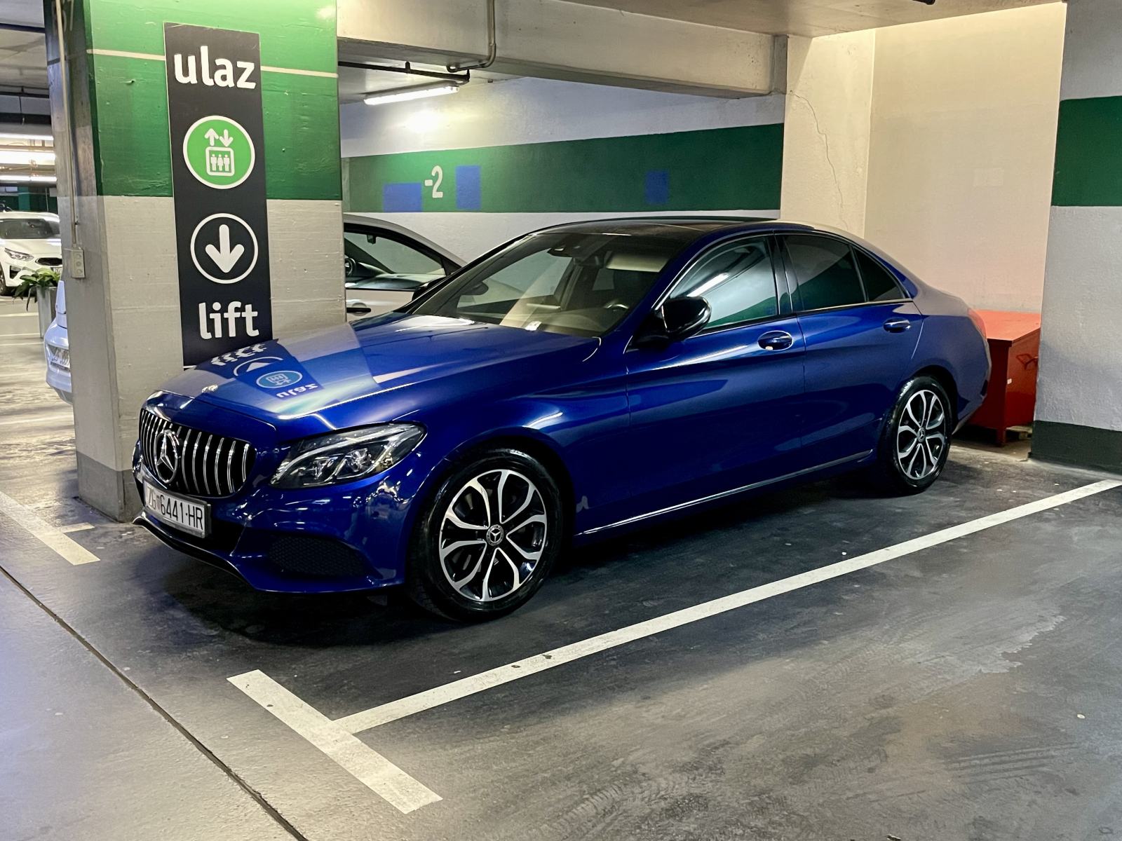 MERCEDES-BENZ C200D 9G-TRONIC AVANTGARDE AMG INT. Panorama, 2017 god.