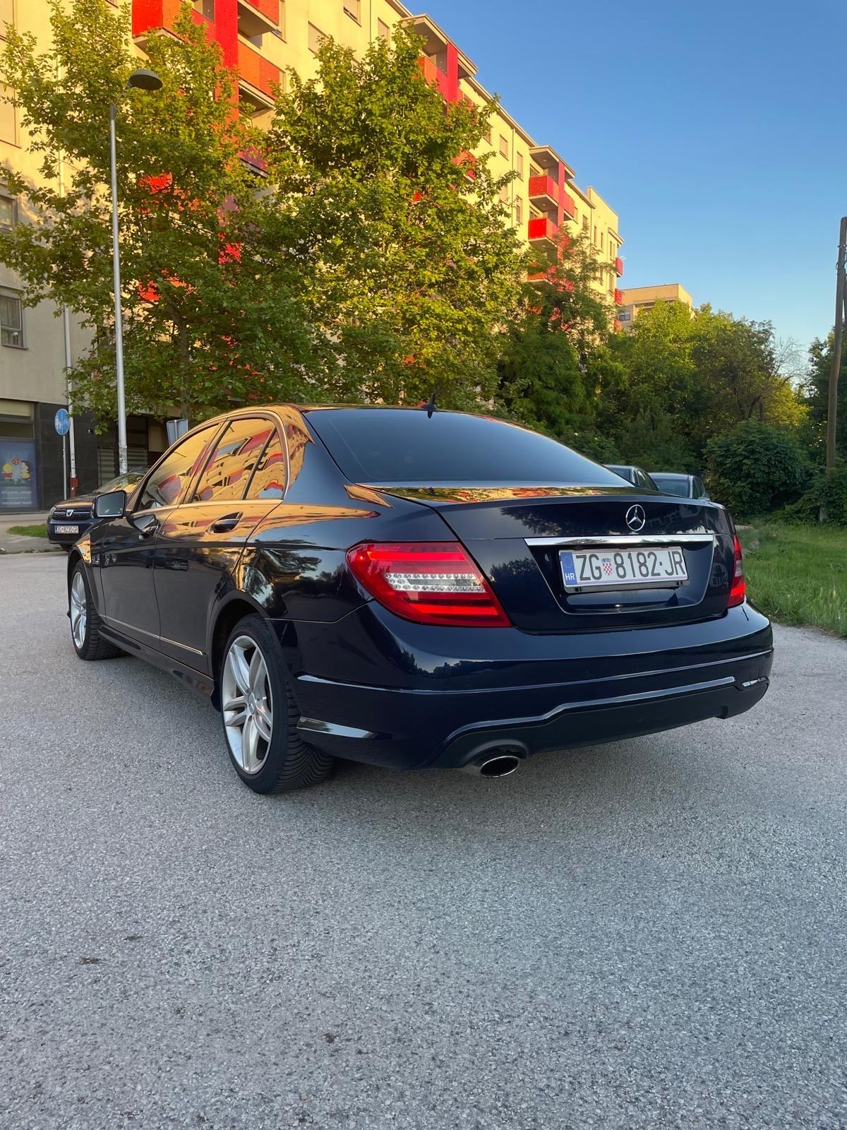 Mercedes-Benz C220 Avangarde AMG look Automatic, 2012 god.