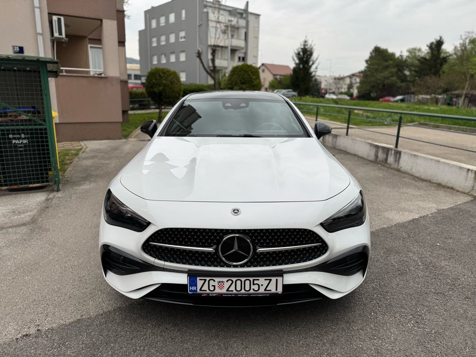 Mercedes-Benz CLE Coupe 300e plug-in hibrid automatik, 313ks, u pdv-u ...