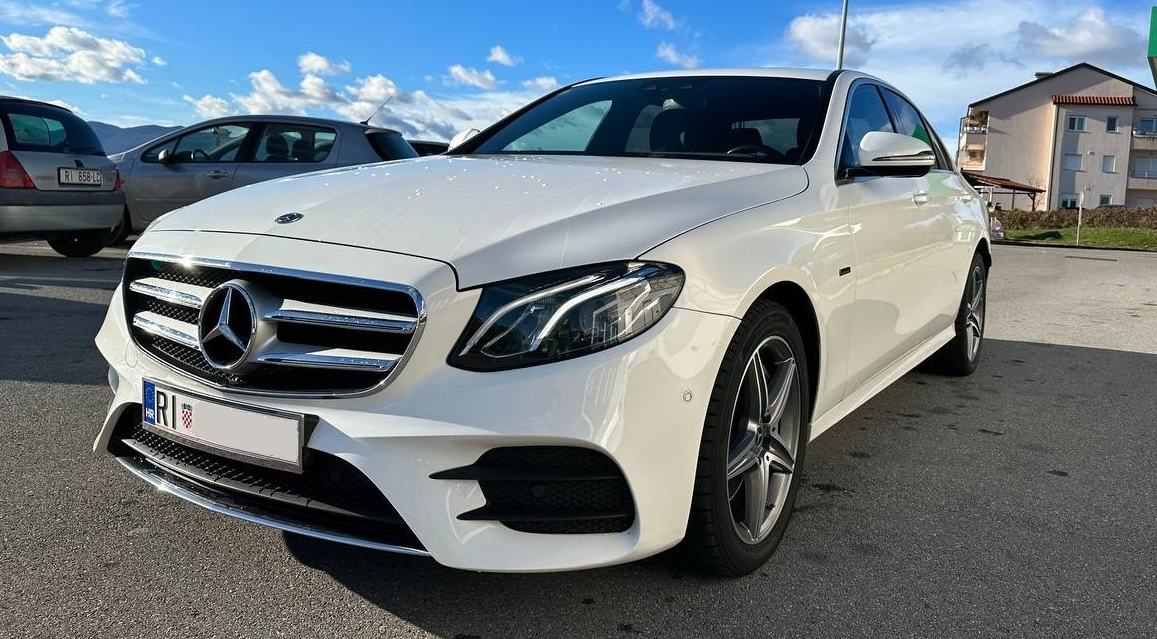 Mercedes-Benz E-klasa E-300de HYBRID, AMG paket opreme, 2020 god.