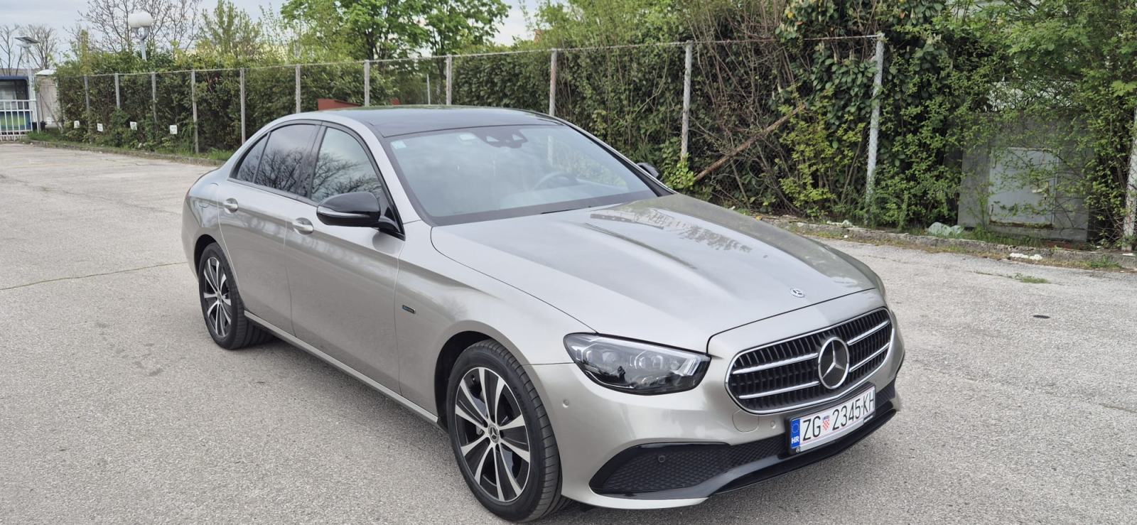 Mercedes e300de 2021*Night paket*Multibeam*Panorama*2 god garancija ...