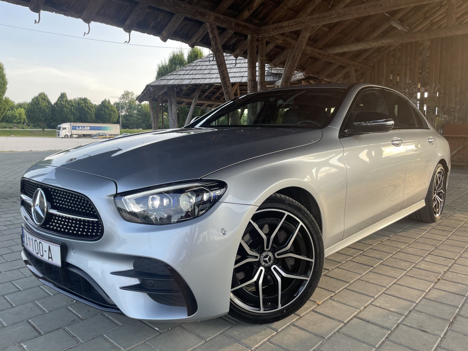 Mercedes-Benz E200d AMG-Line Night Paket, 2021 god.