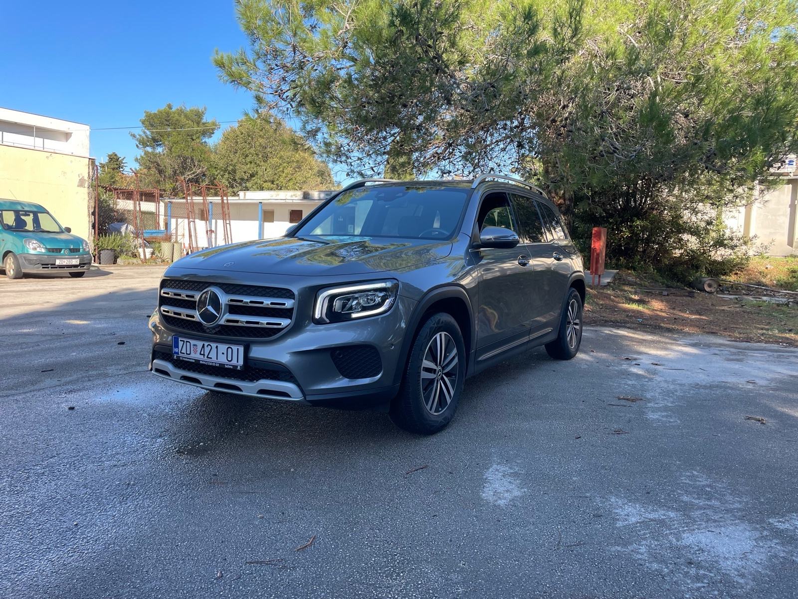 Mercedes-Benz GLB 180 d automatik progressive ambient light top stanje ...