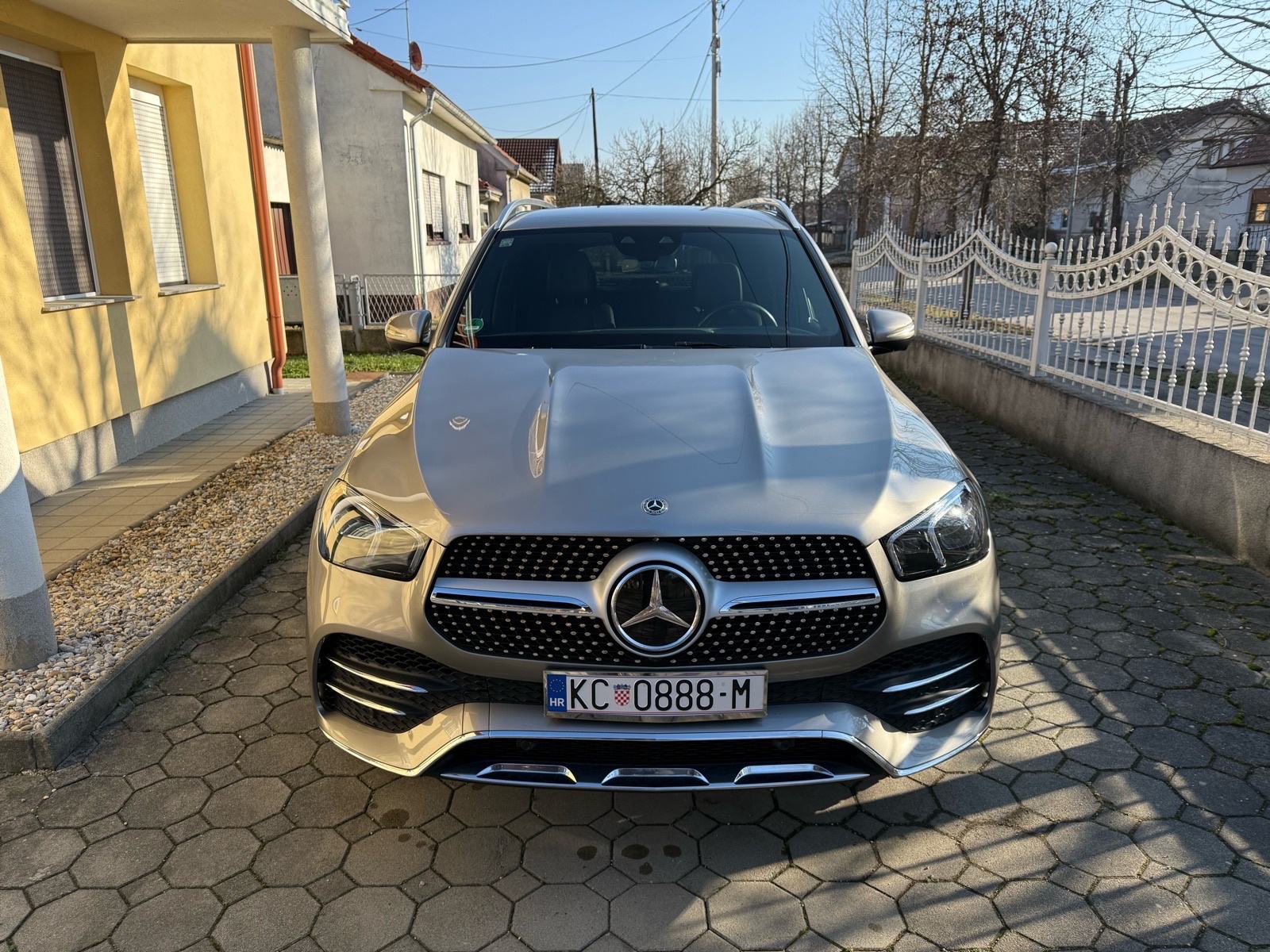 Mercedes-Benz GLE 350d 4MATIC - AMG Line - JAMSTVO - Top oprema!!!, 2019 god.