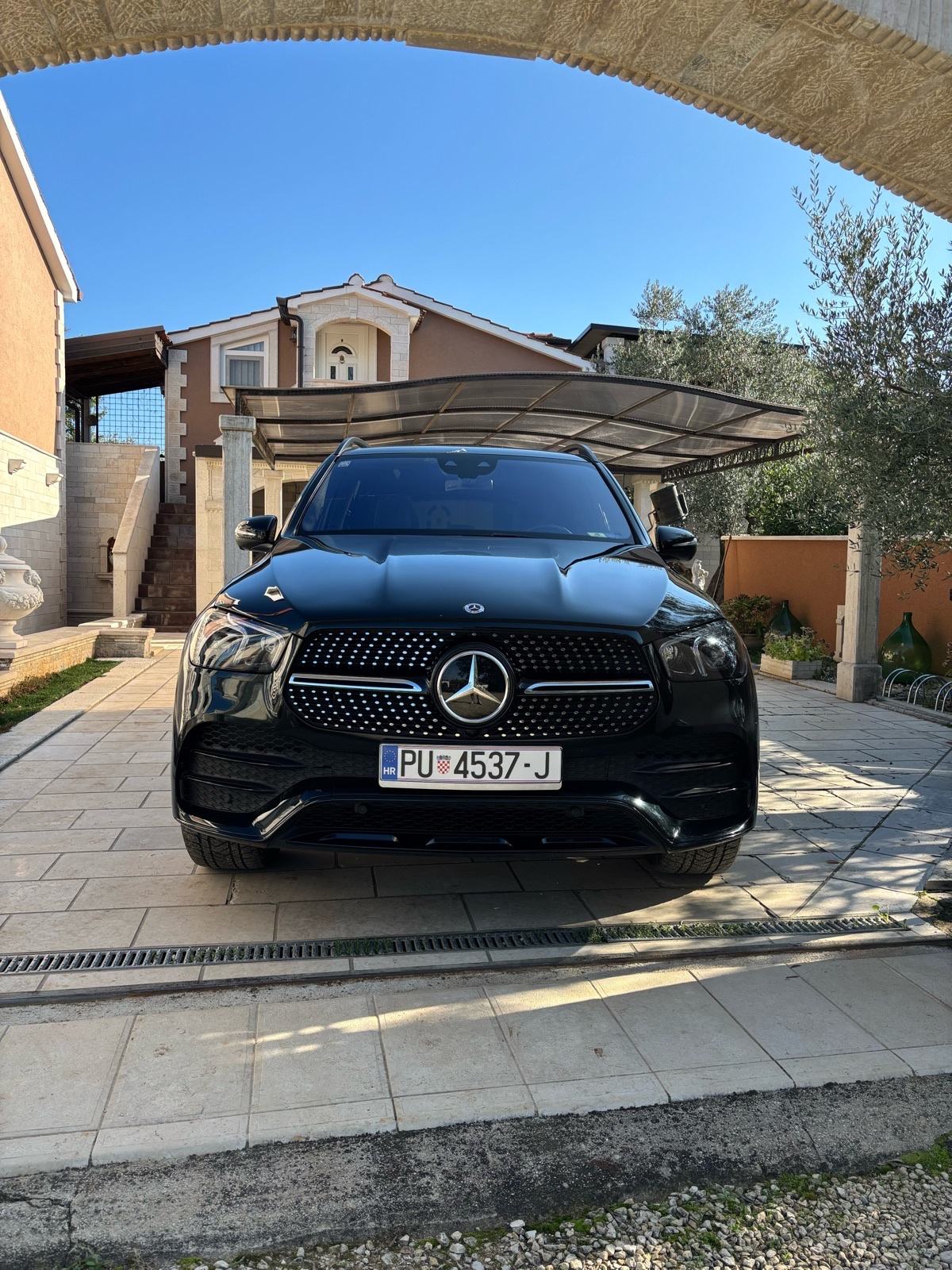 Mercedes-Benz GLE 350de AMG line night paket, 2023 god.