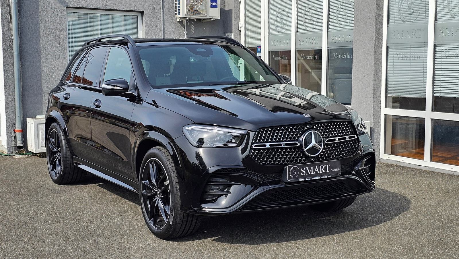 Mercedes-Benz GLE 400e AMG line, Panorama, Burmester, 2024 god.
