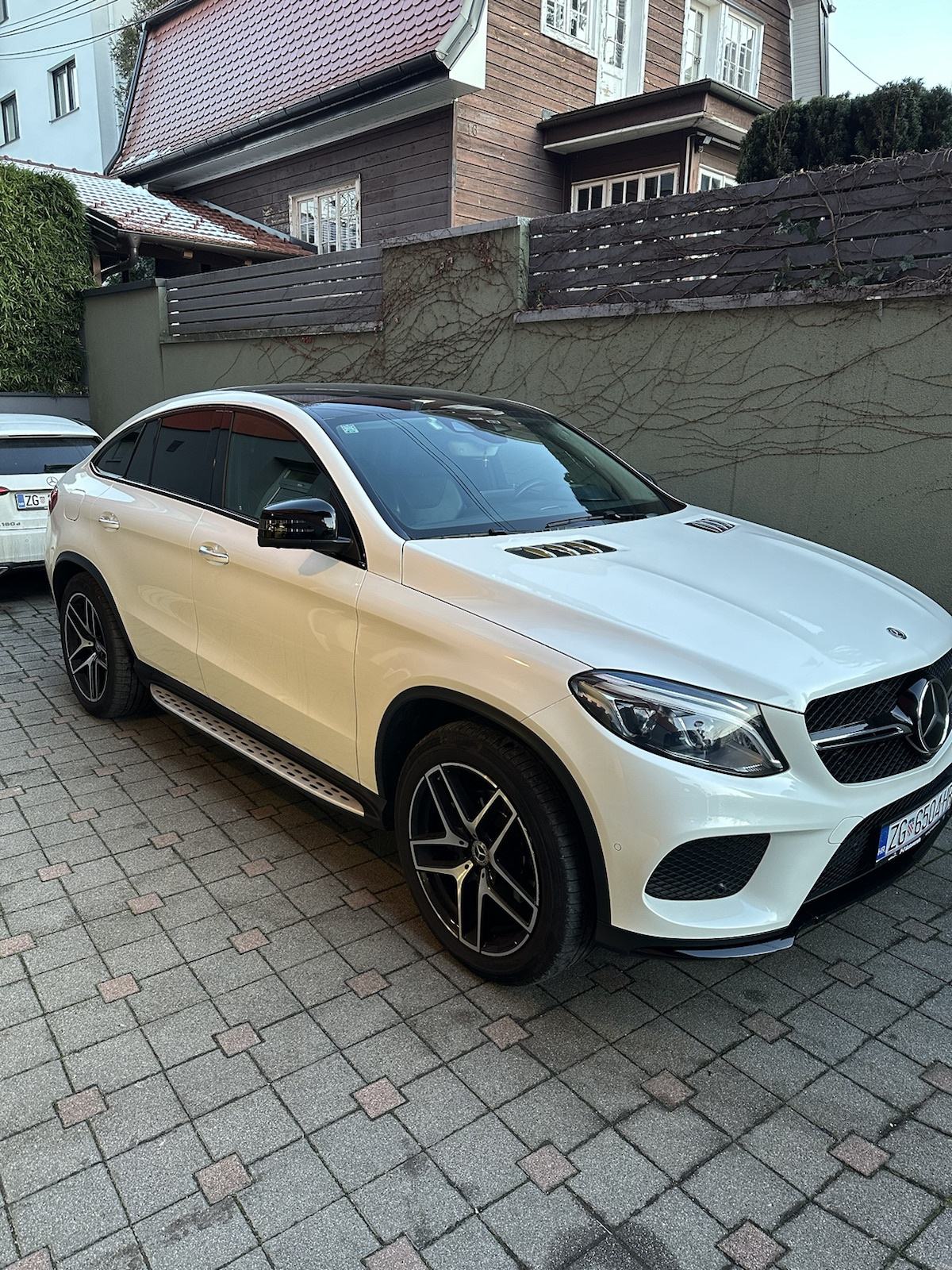 Mercedes-Benz GLE Coupe 350 d AMG+PANO+360* kamere +DISTRONIC, 2018 god.