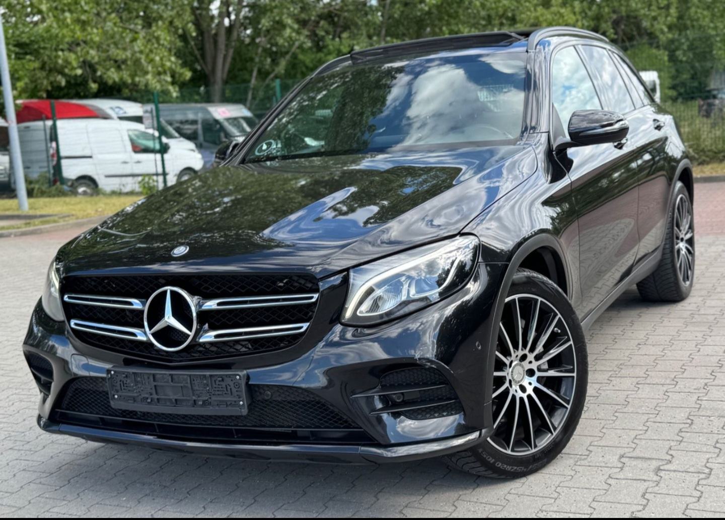 Mercedes GLC 250d 4x4, AMG LINE, panorama, alu 20, kamera, 2016 god.
