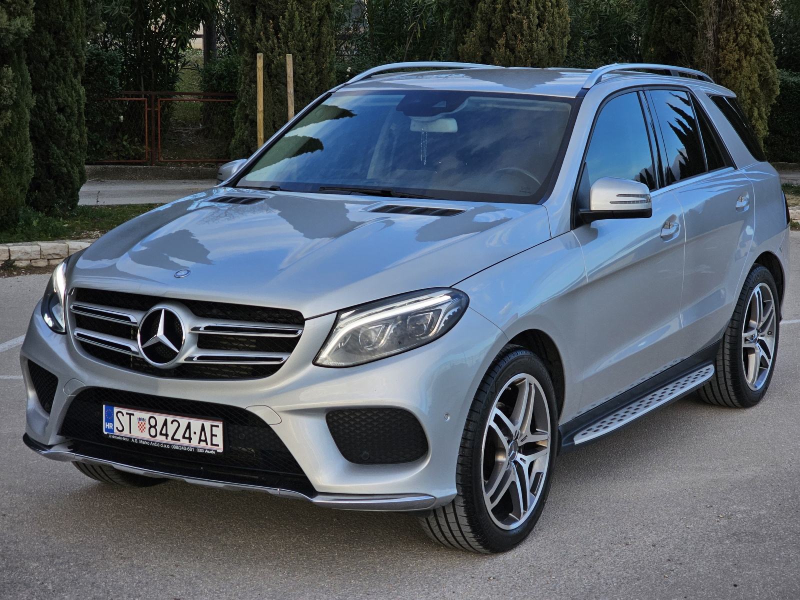 Mercedes GLE 350d AMG Line 4x4, panorama, kamera, koža, kuka, alu20 ...