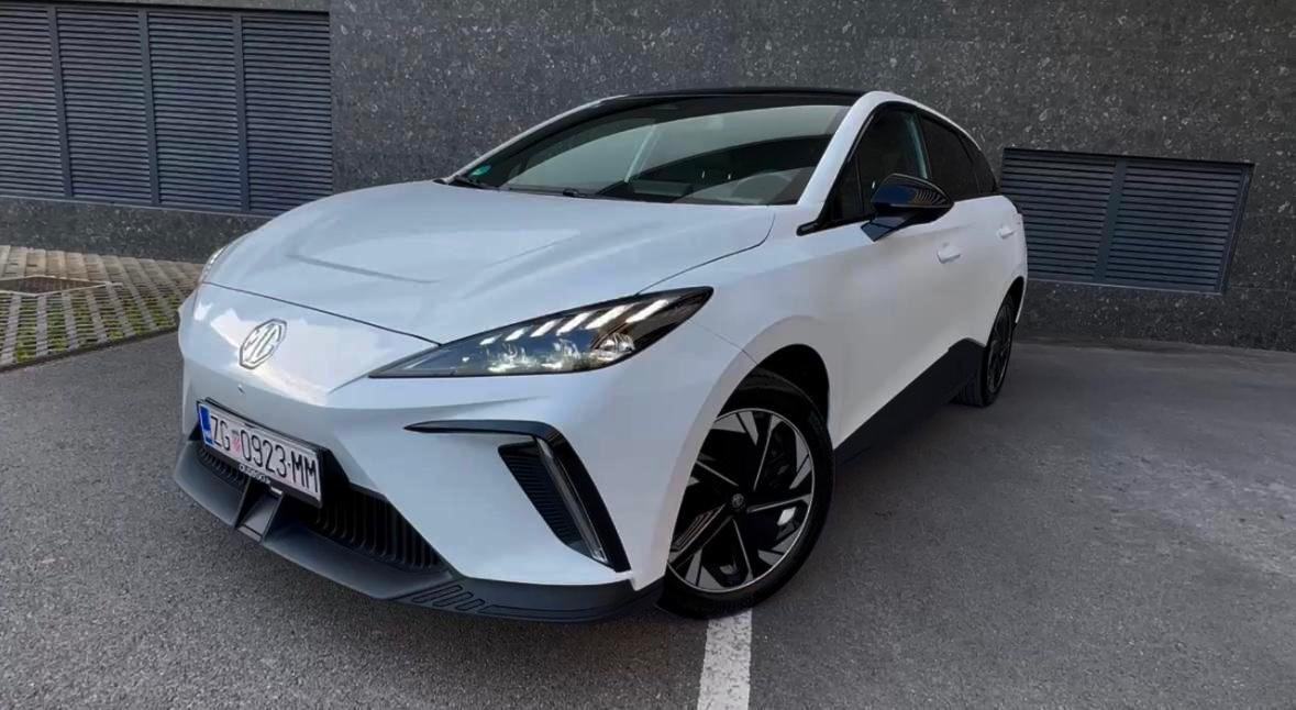 MG 4 64 kWh Luxury, 2022 god.