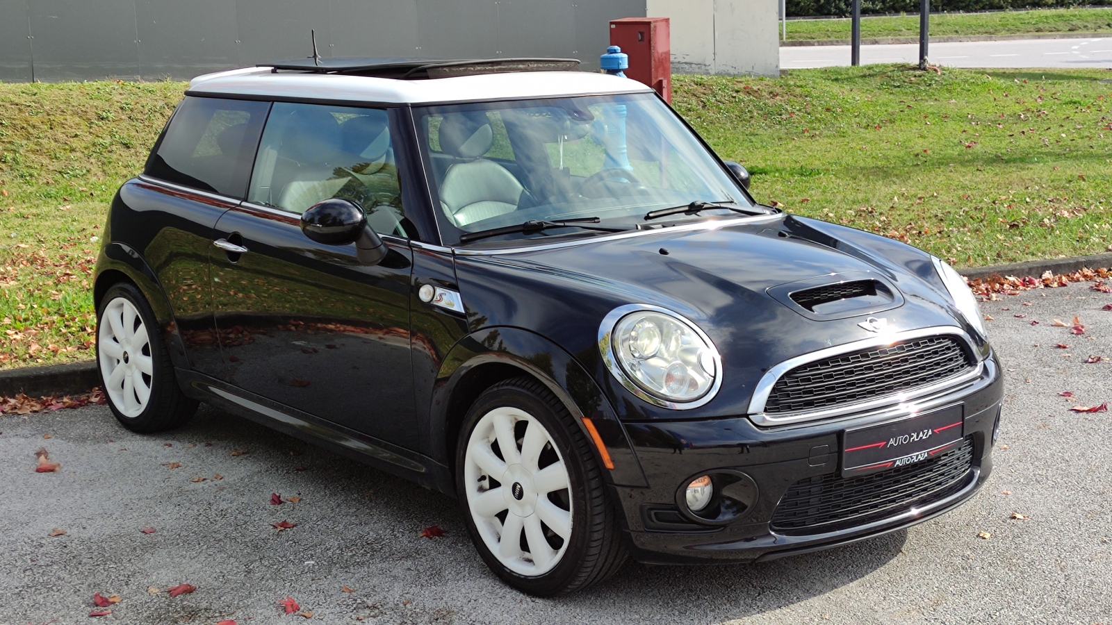 MINI COOPER S(185KS), PANORAMA, PDC, HARMAN KARDON, KOŽA, ALU 17, NAVI ...