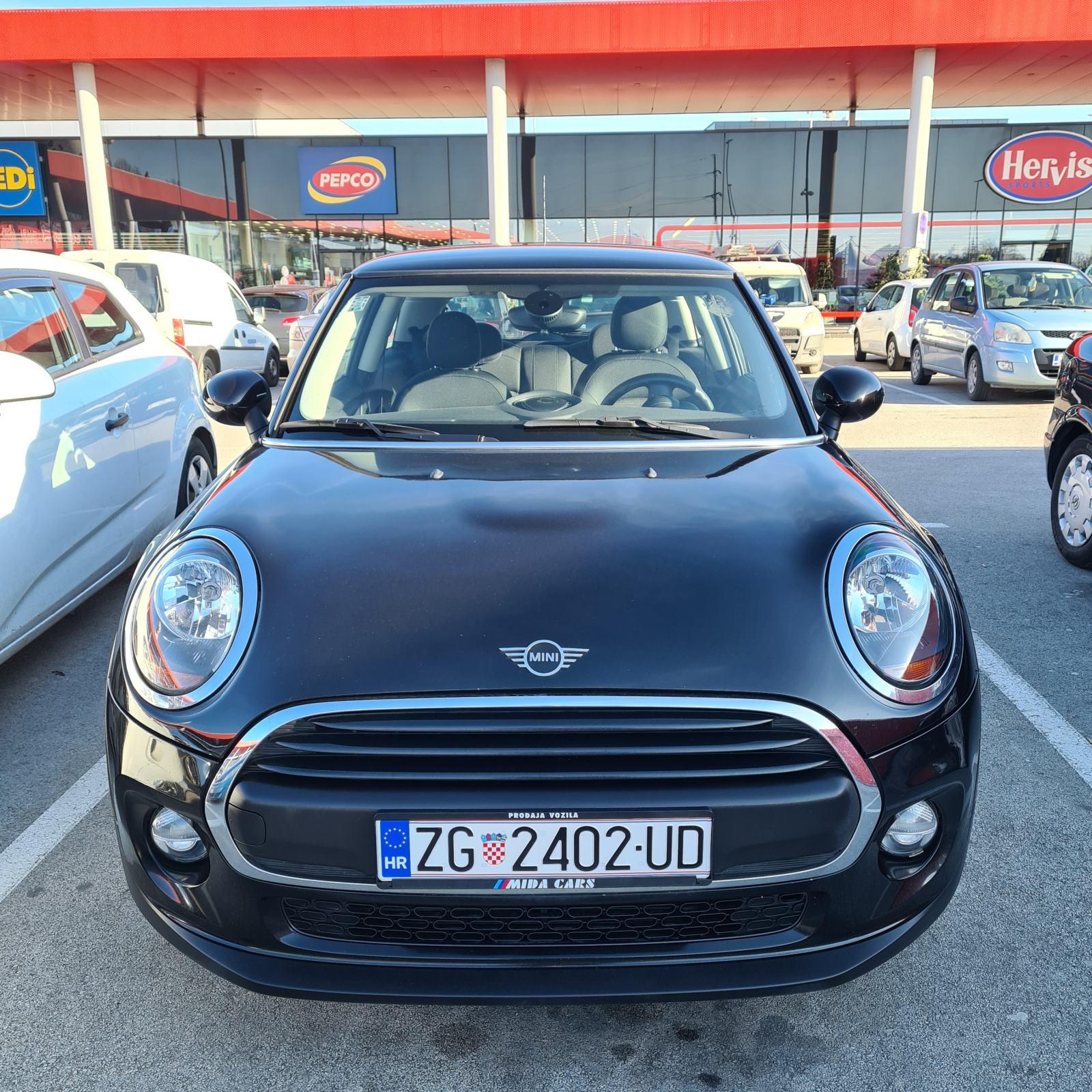 MINI Cooper One D-2018-PDV-PDC-NAVI-DIZEL, 2018 god.