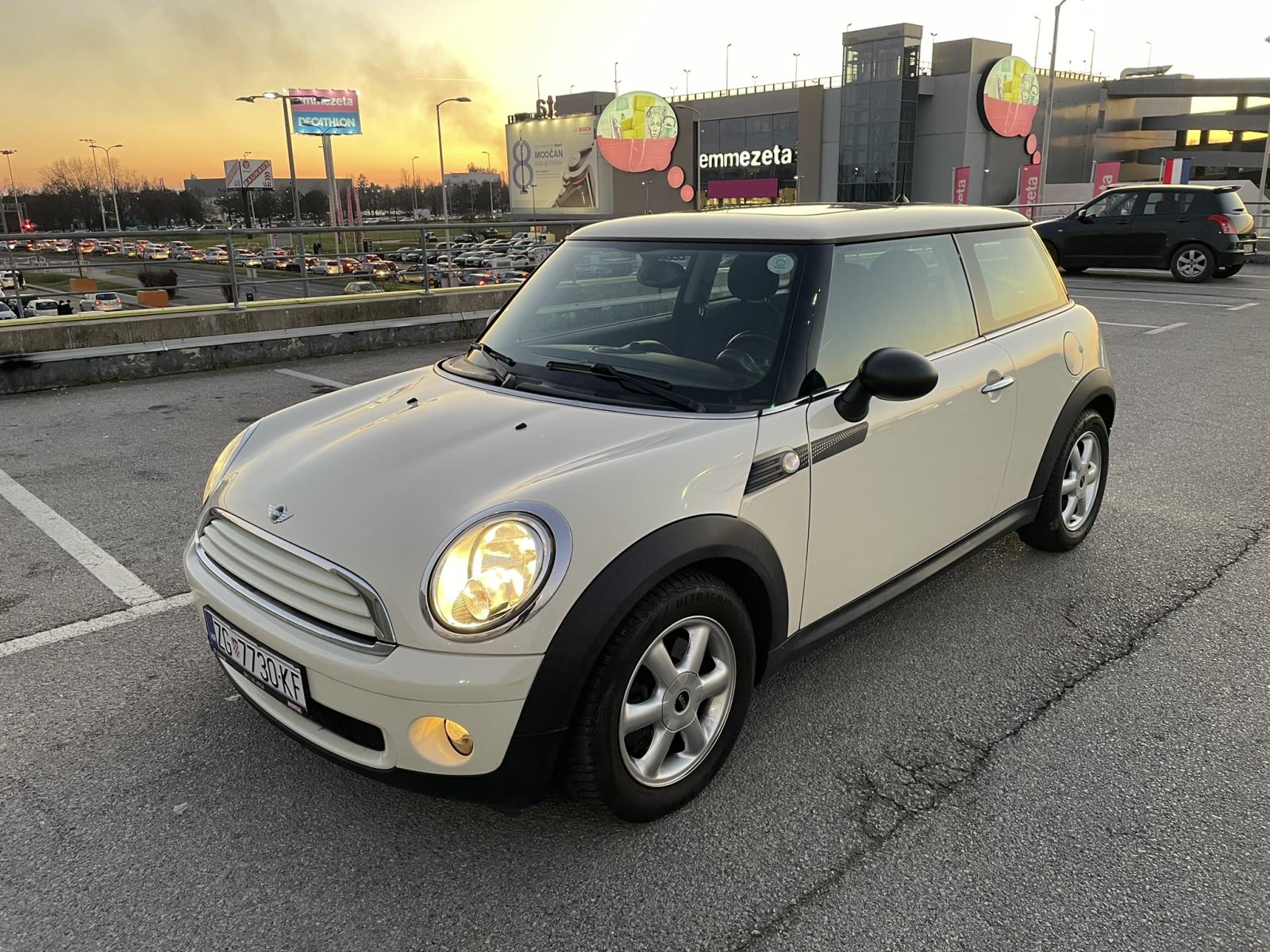 MINI One 1,6 2010. godište atraktivnog izgleda s puno opreme, očuvan ...