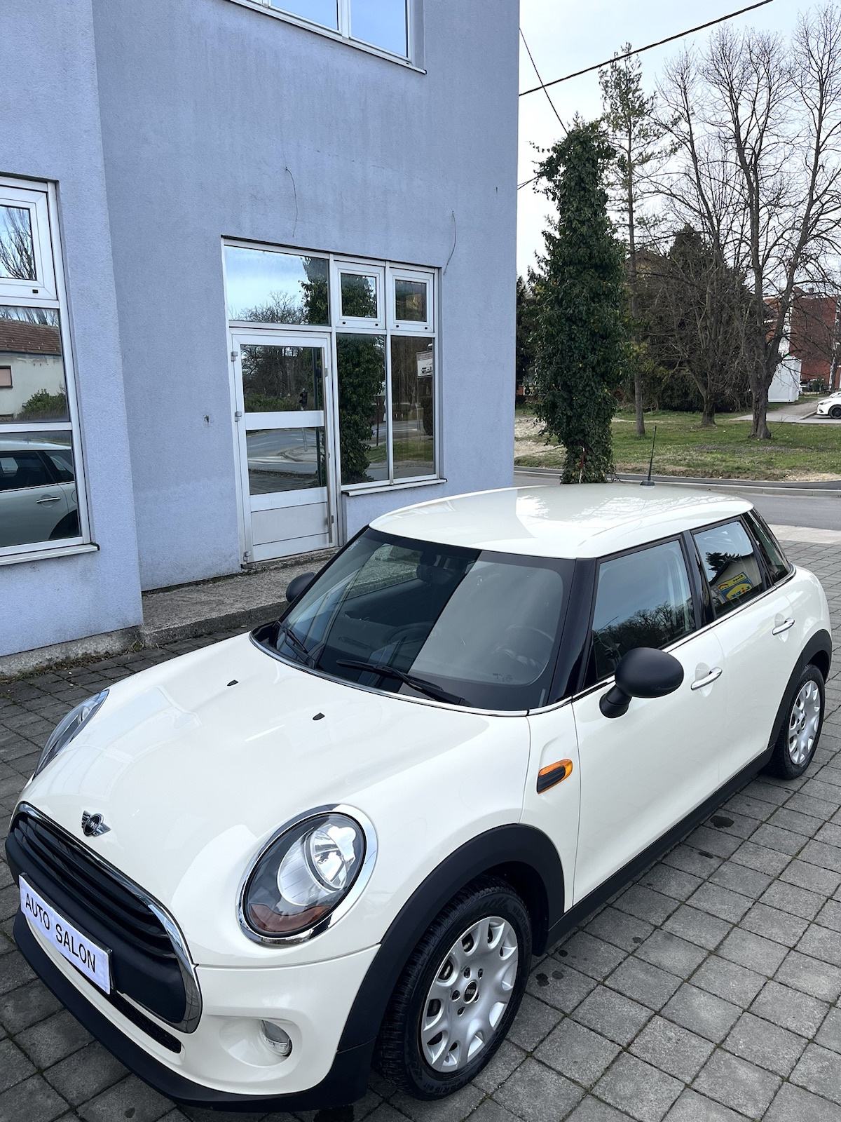 MINI One “PET VRATA” **samo 49000 km** PEPPER WHITE EDITION #zamjena ...