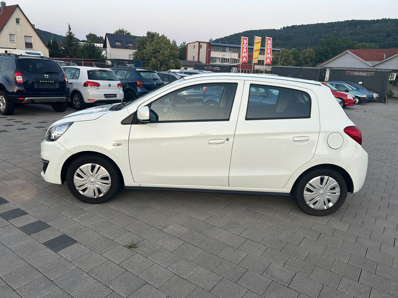 Stilvolle Mitsubishi Space Star 1 0 Ebenbild