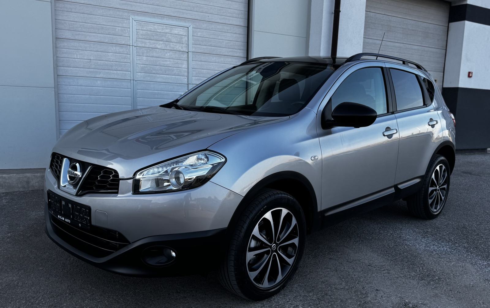 Nissan Qashqai 1,6 dCi 360 KAMERA, NAVI, STAKLENI KROV, JAMSTVO 12 MJ ...
