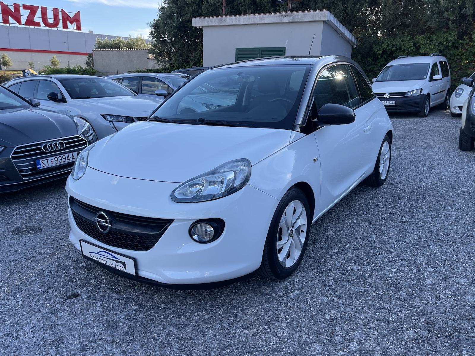Opel Adam 1,4 automatik, 2015 god.