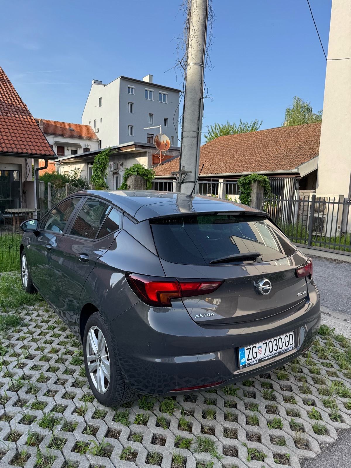 Opel Astra 110KS Turbo Enjoy + 2. set felgi i guma, 2016 god.