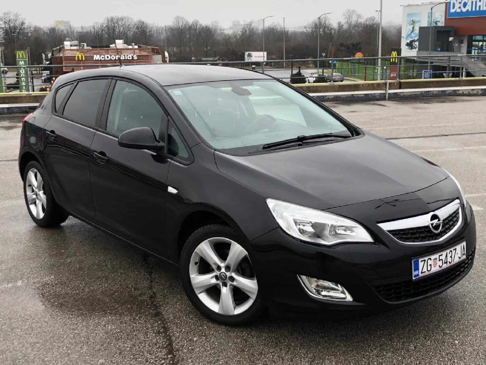 Opel Astra 1,4T AUT.KLIMA ALU 17 TEMPOMAT MAGLENKE NASLON ZA RUKU, 2011 ...