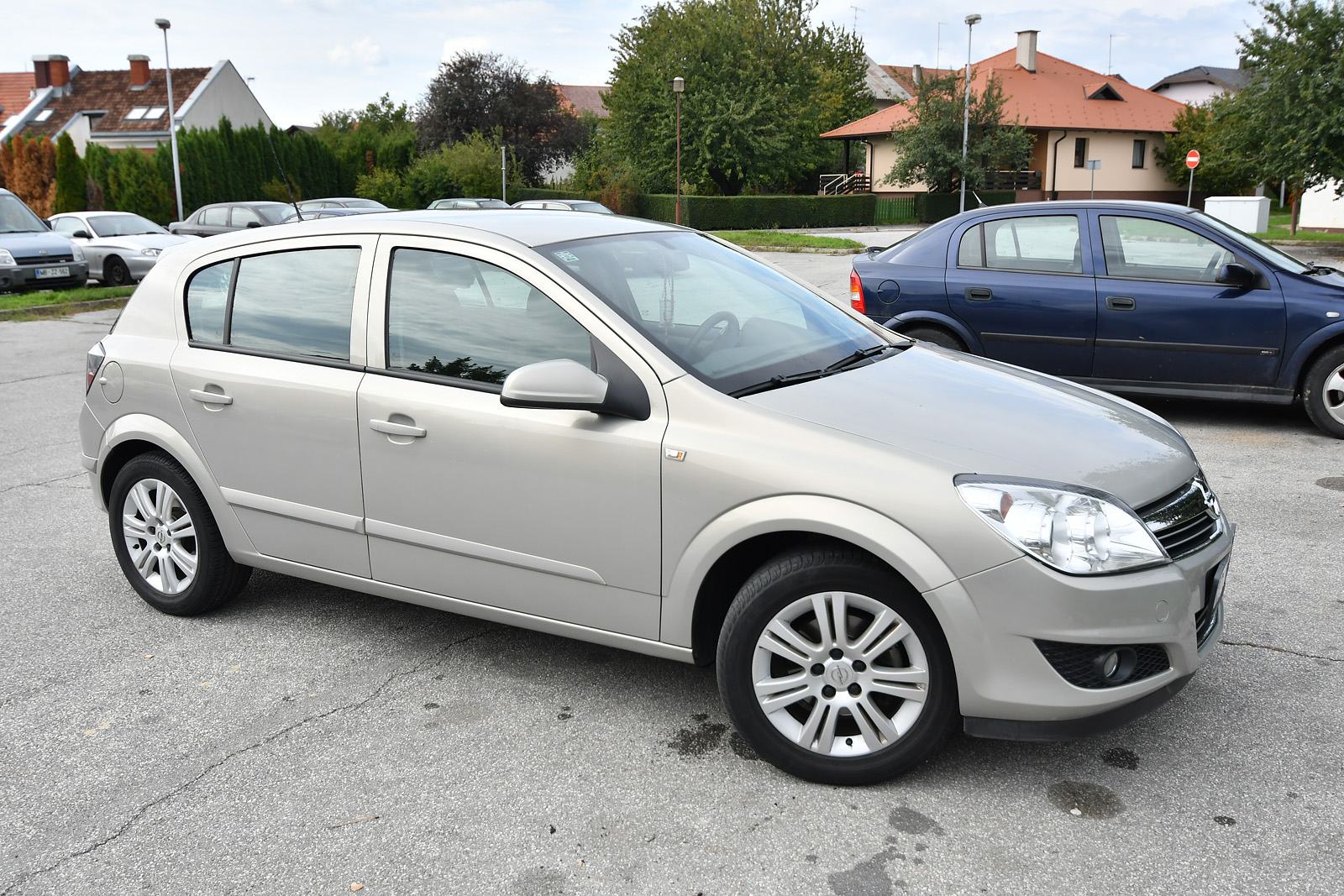 Opel Astra 1,6, 2008 god.