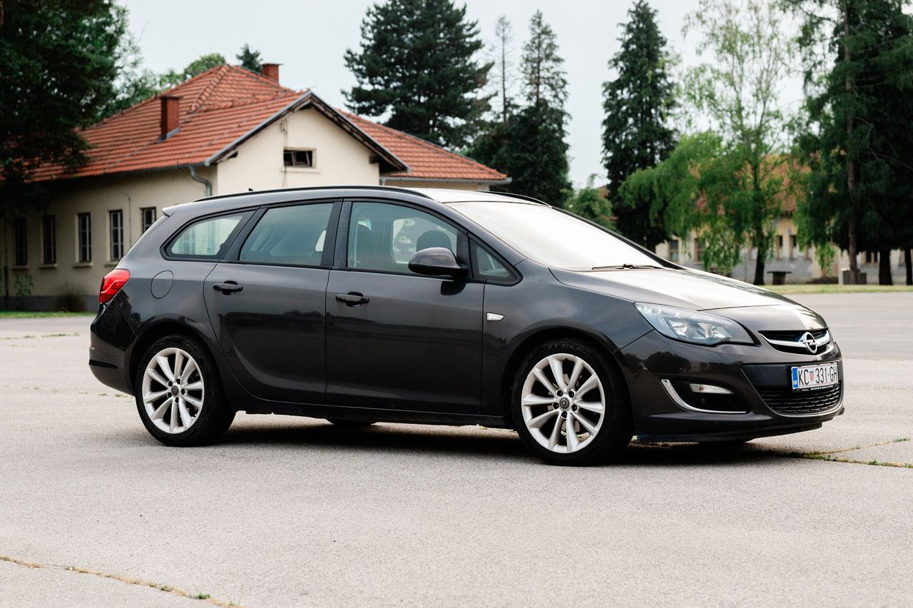 Opel Astra J Sports Tourer 1,7 CDTI - Karavan, 2012 god.