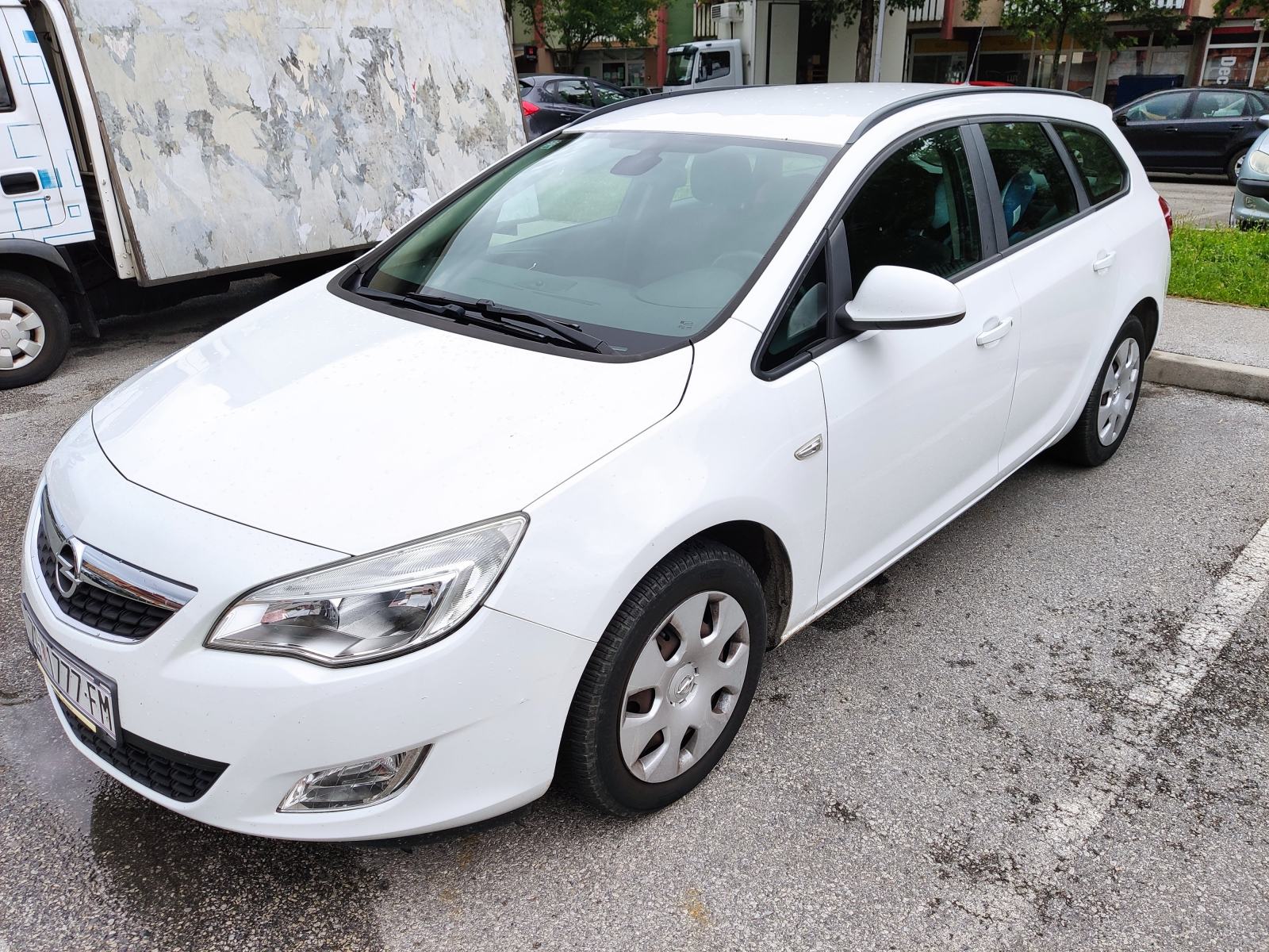 Opel Astra J Karavan 1.6 REGISTRIRANA 05/21, 2011 god.