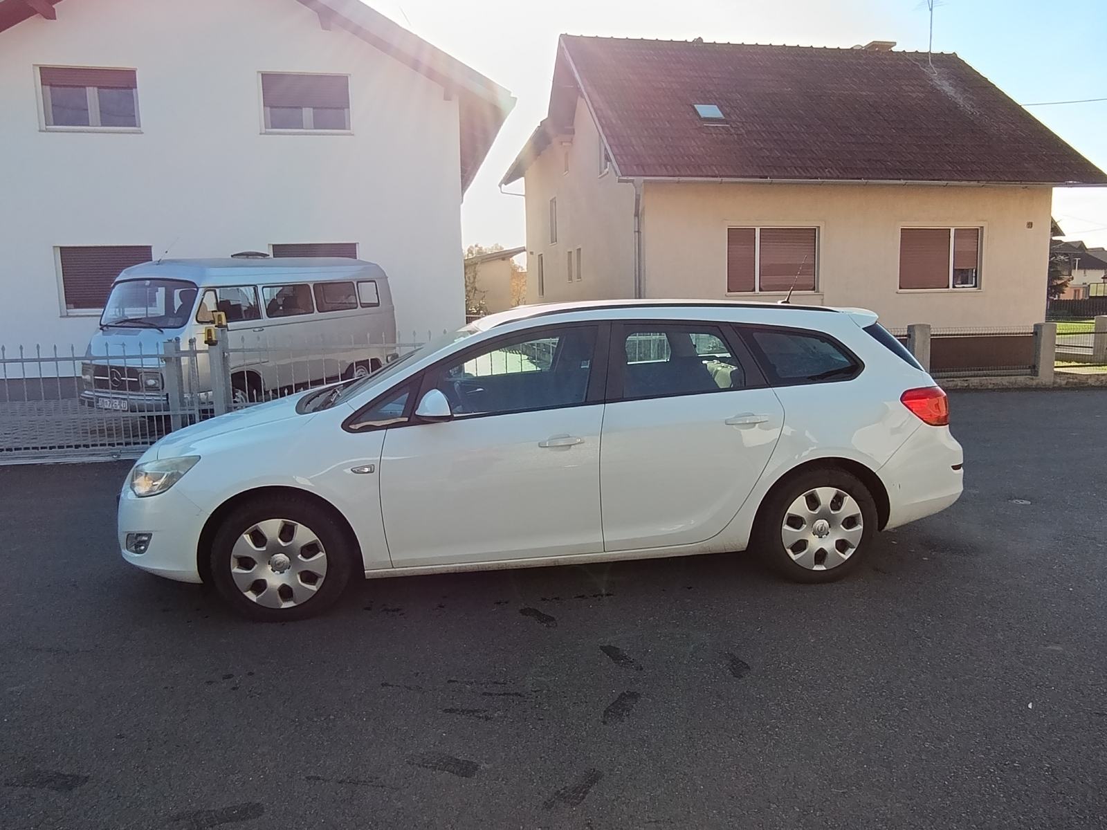 Opel Astra Karavan PLIN - 1.6V, 2011 god.