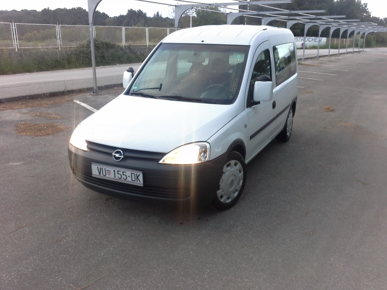Opel Combo Putnički 2006 Plin - 70 000km 3800 eura PULA, 2006 god.