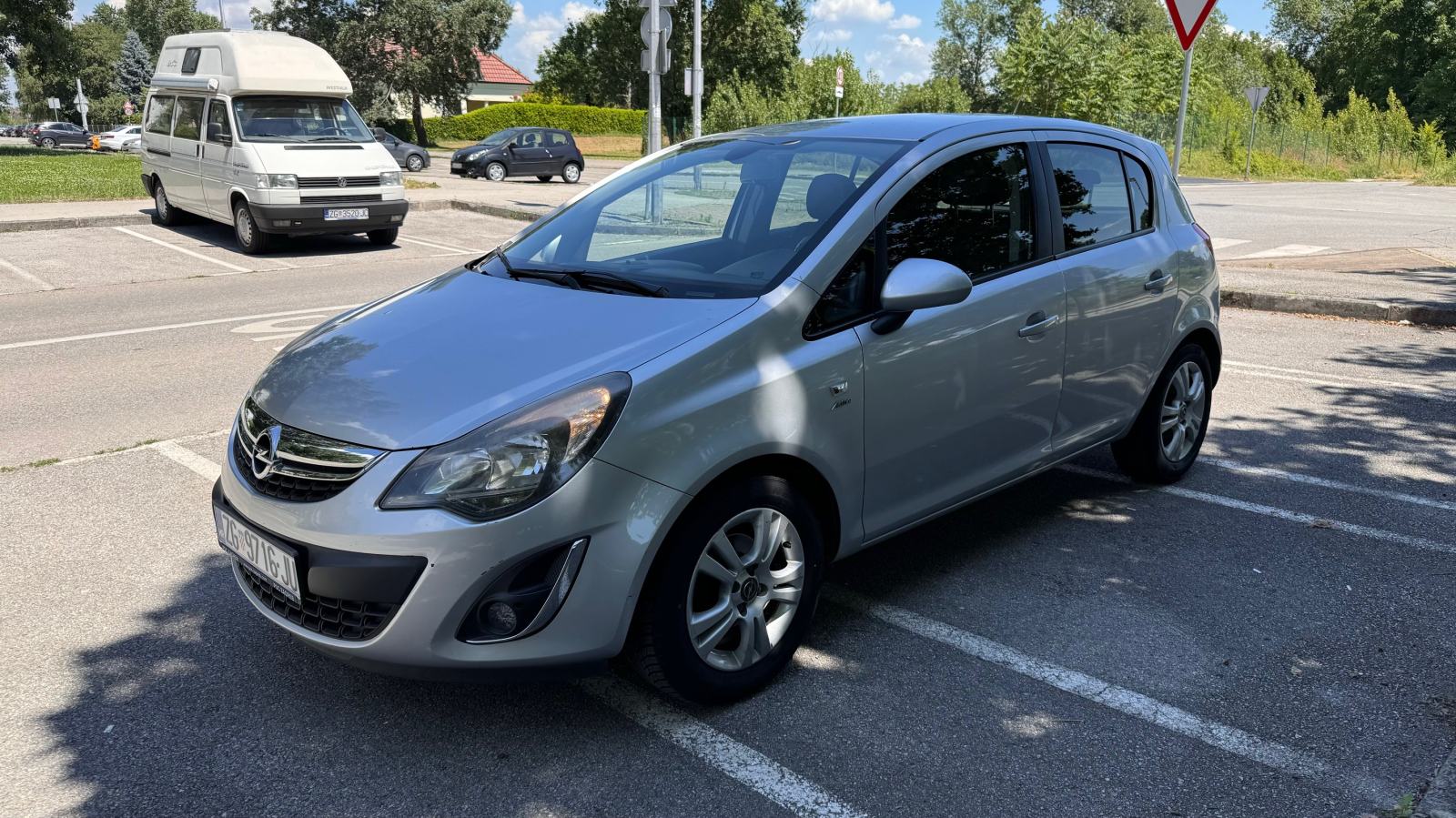 Opel Corsa D 1,4 16V Reg do 06/25, 2014 god.