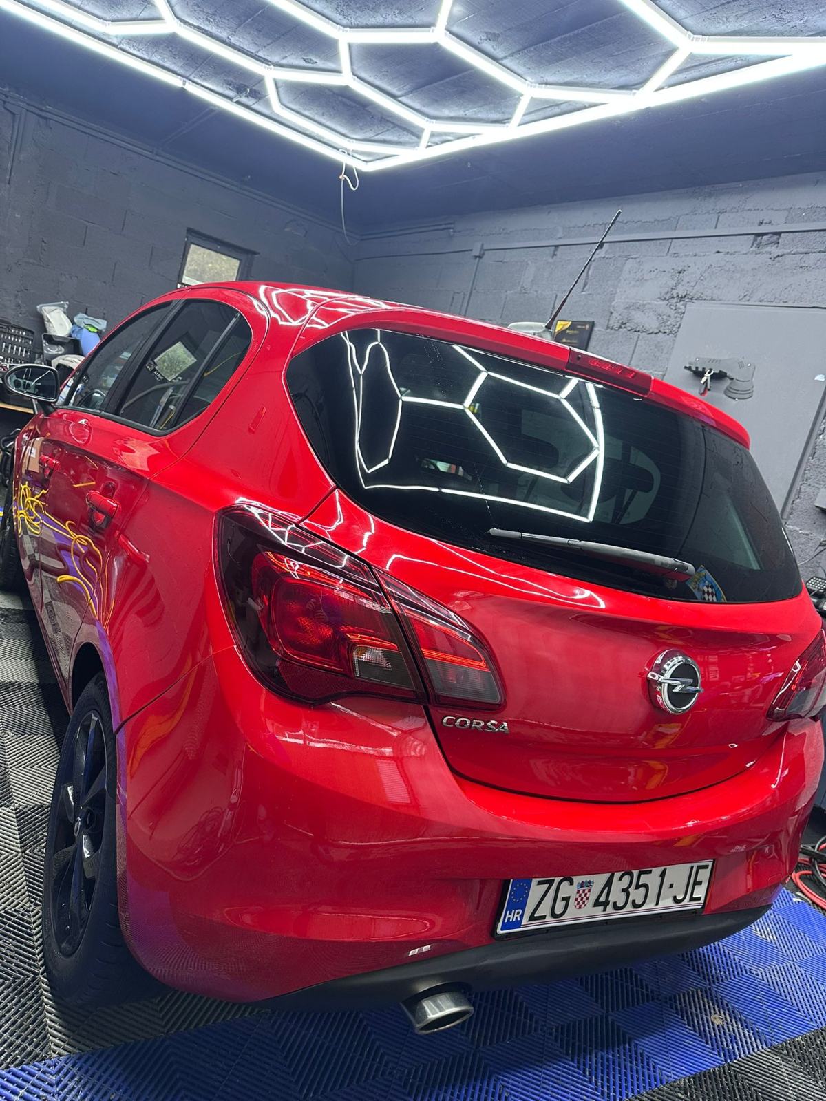 Opel Corsa 1,4 16v color edition PRVI VLASNIK, 2018 god.