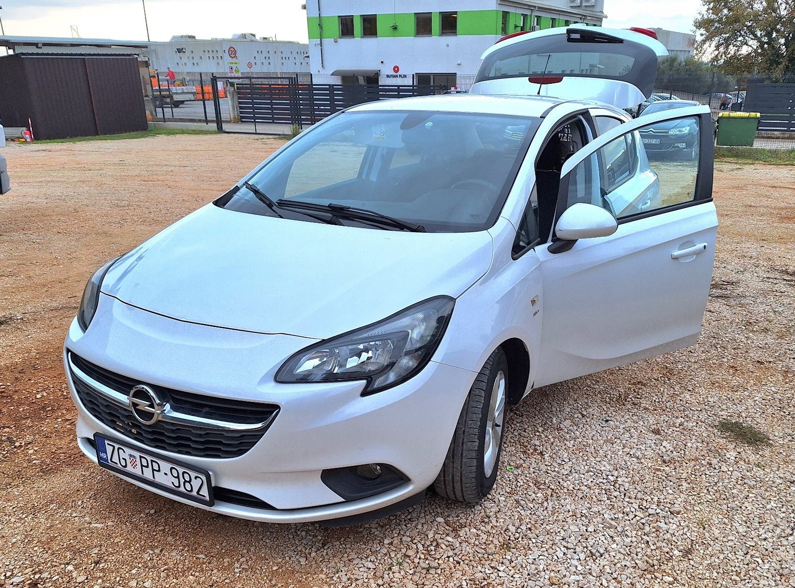 Opel Corsa 1,4i LPG 90ks 5 vrata,5 sjedala,alu felge,mog zamjena, 2016 god.