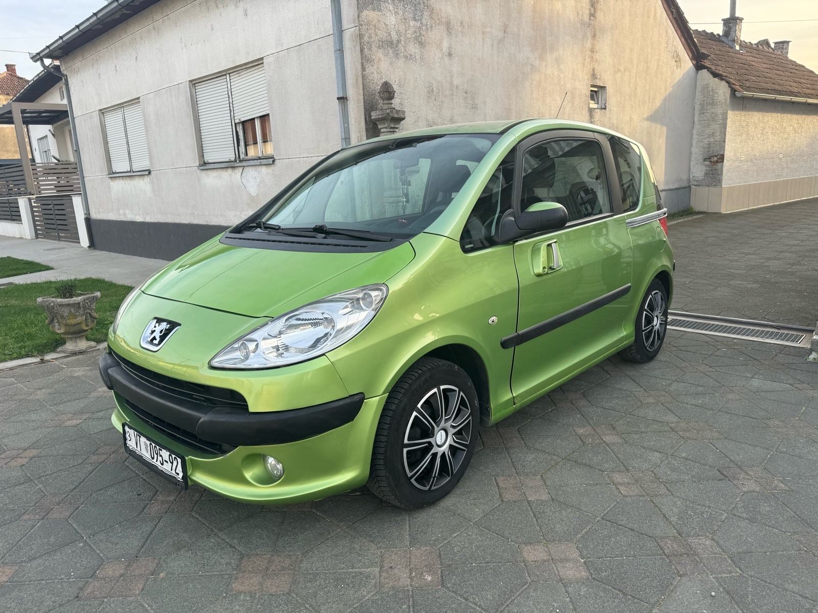 Peugeot 1007 1,4 HDI REG 9/2025 klimatronik El paket veliki servis itd ...