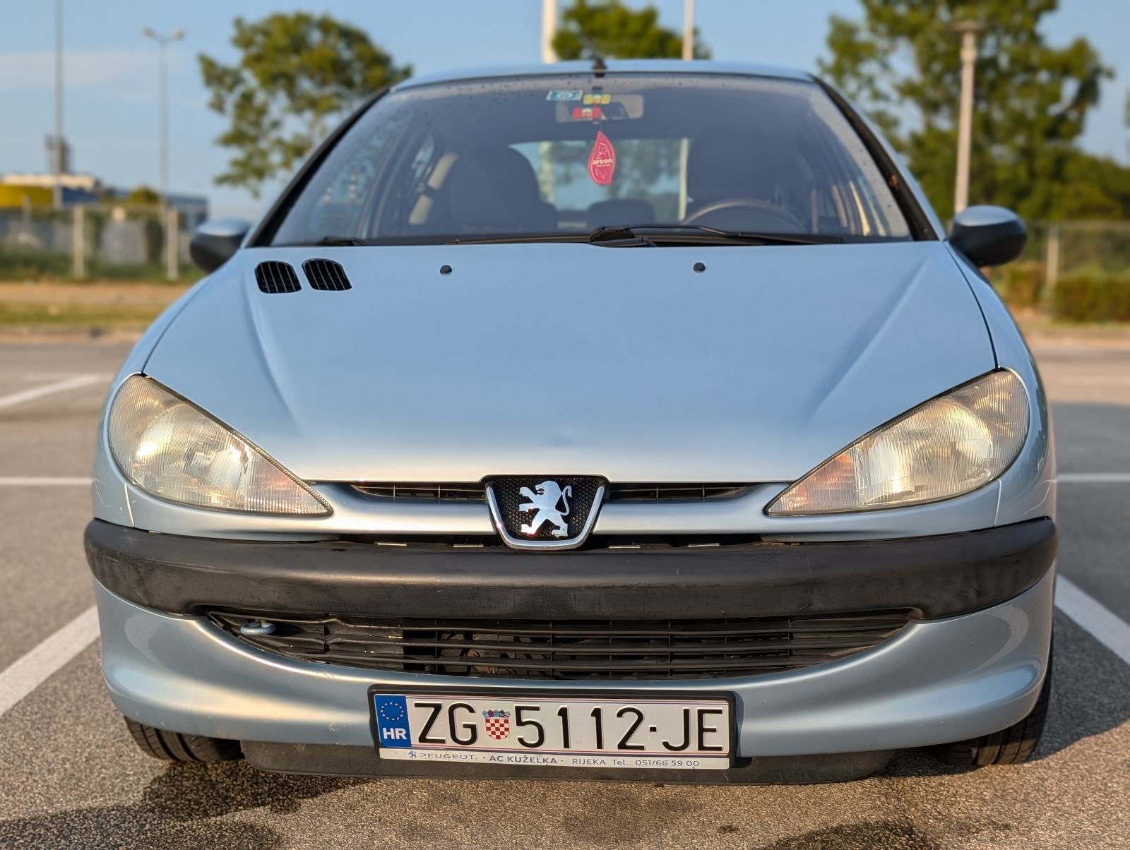 Peugeot 206 1,4 KLIMA 117 TKM Michelin gume ljetne i zimske, 2002 god.