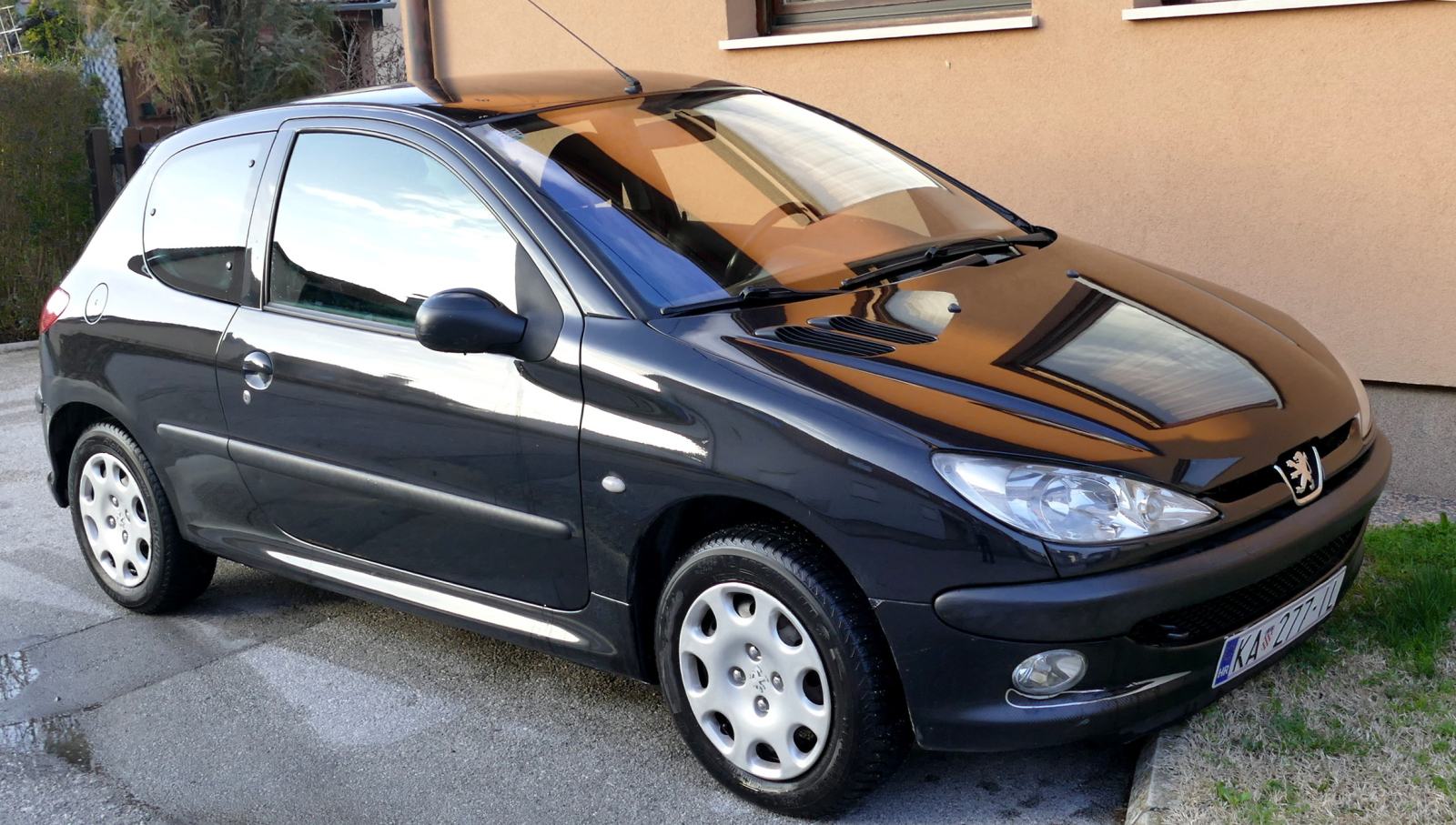 Peugeot 206 1,4 HDi 70,crni,2004.g. reg.11/2024.g. dobro stanje, 2004 god.