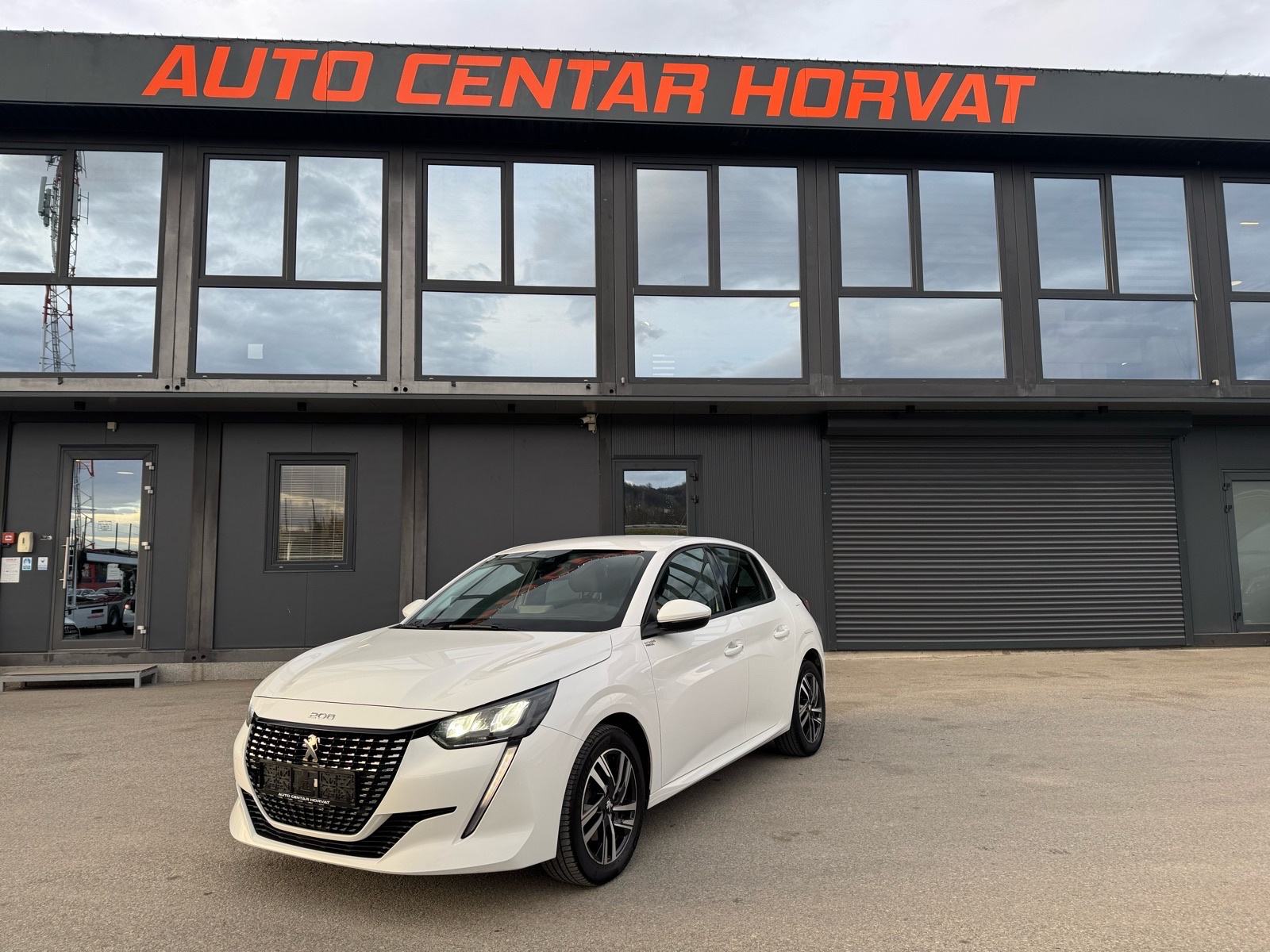 Peugeot 208 1,5 BlueHDI GT Line; R. Kamera; 101 t km; Virtual;6 Brzina ...
