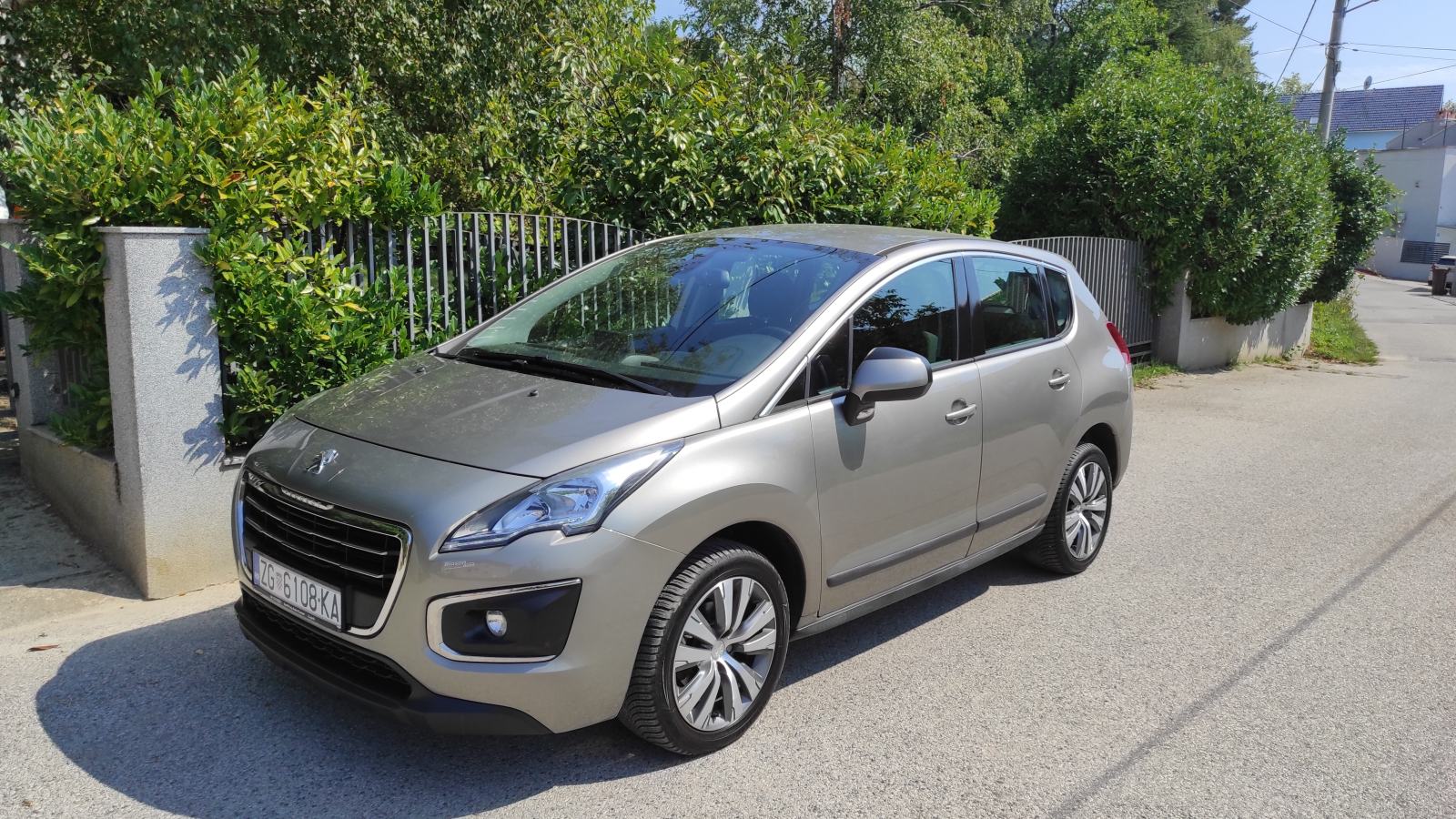 Peugeot 3008 1,6 HDi AUTOMATIK. 94000 km SERVISNA, 2015 god.