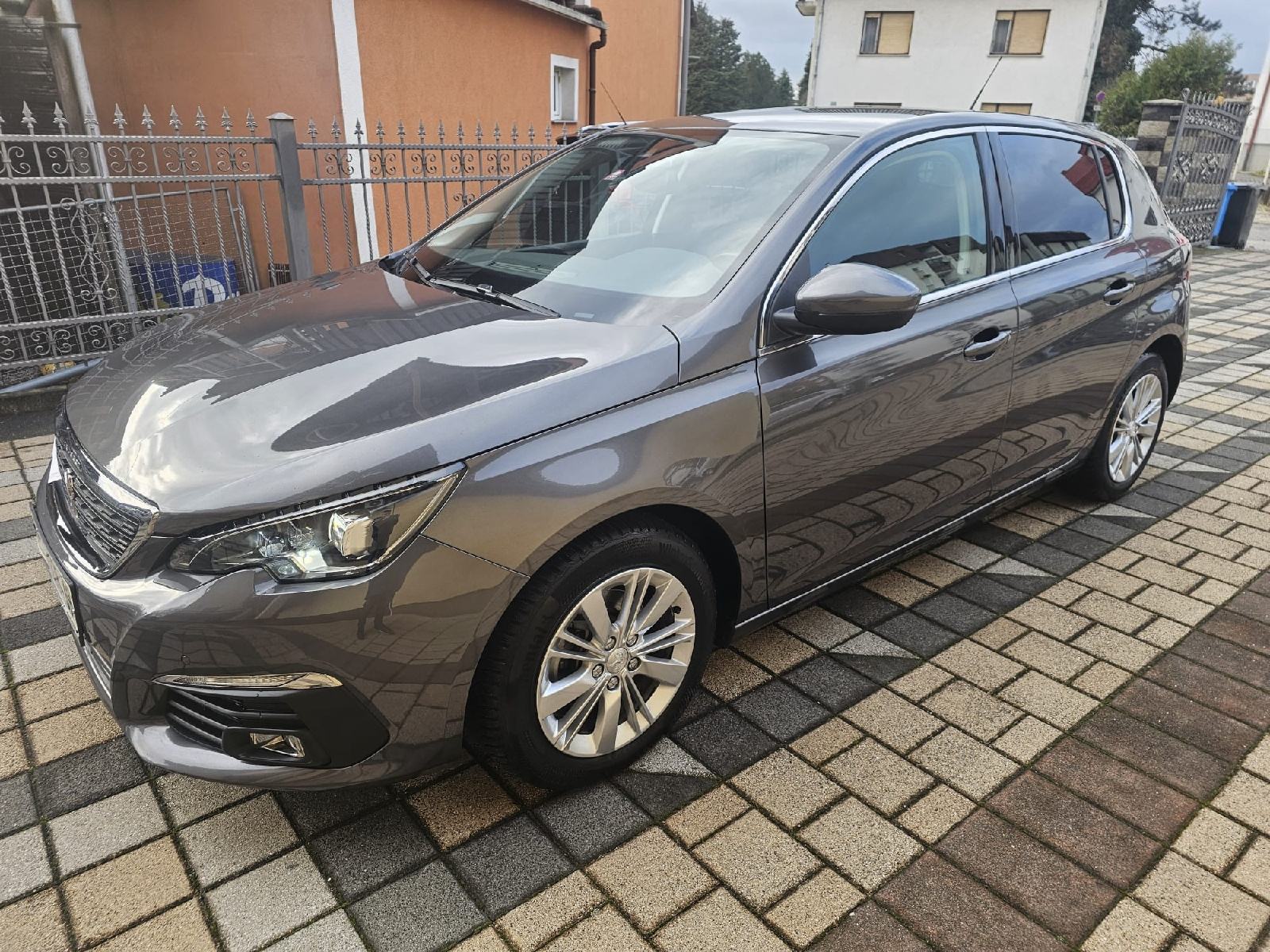Peugeot 308 1,2 PureTech ALLURE FULL LED TOP STANJE, 2019 god.