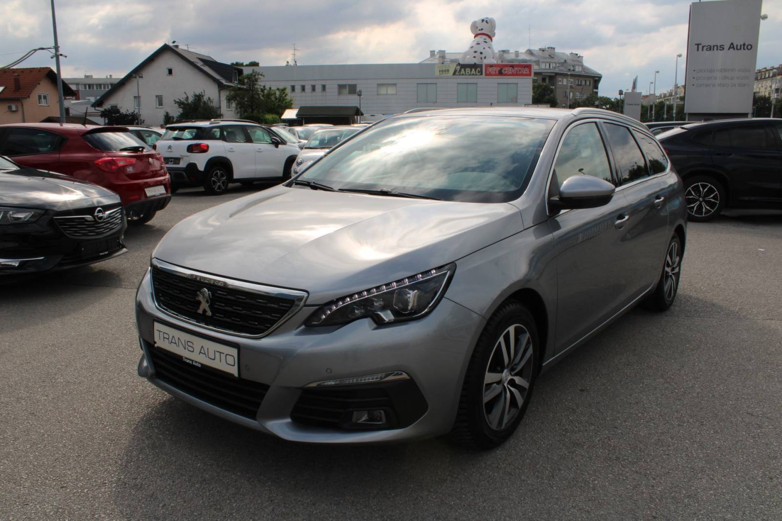 Peugeot 308 SW 1.2 Puretech Allure AUTOMATIK *NAVIGACIJA,KAMERA*, 2020 god.