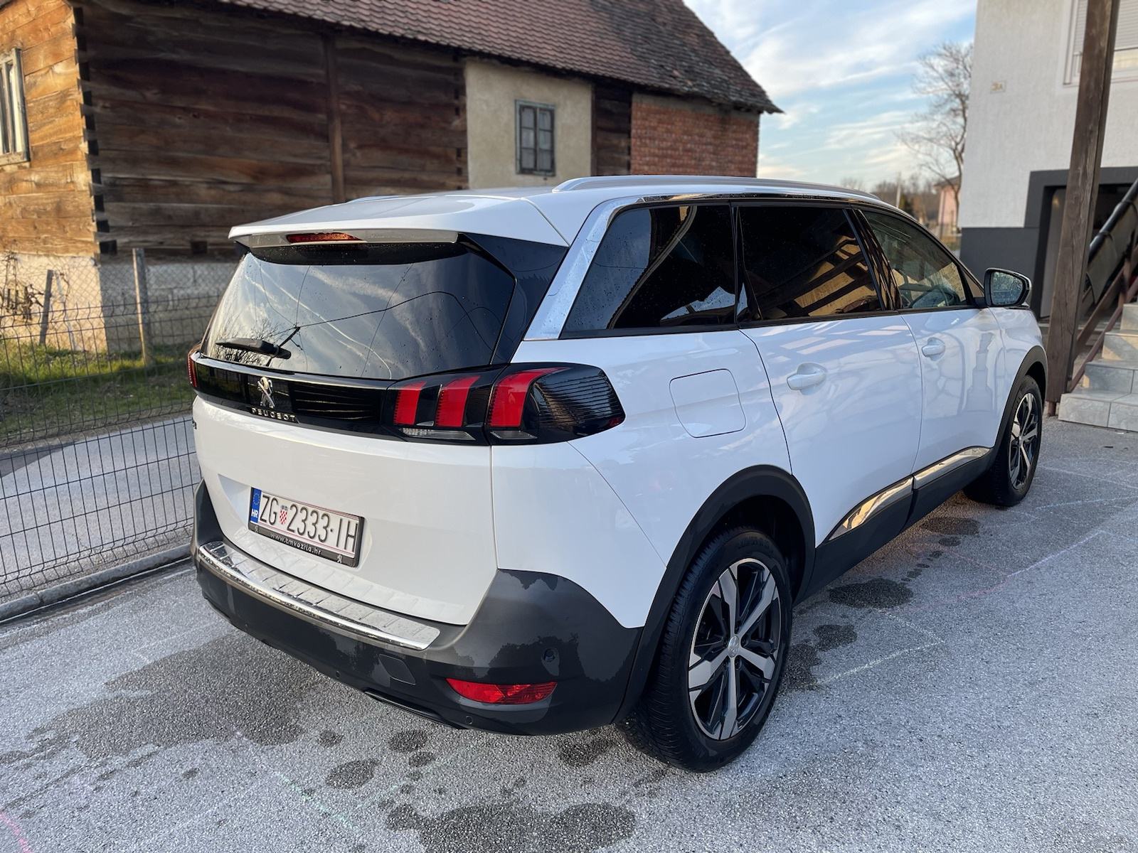 Peugeot 5008 2,0 BlueHdi, Allure plus paket opreme, 7 sjedala, 2017 god.
