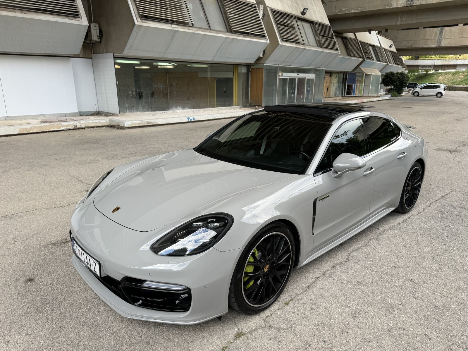 Porsche Panamera,10000 km,GARANCIJA (porsche approved), 2018 god.