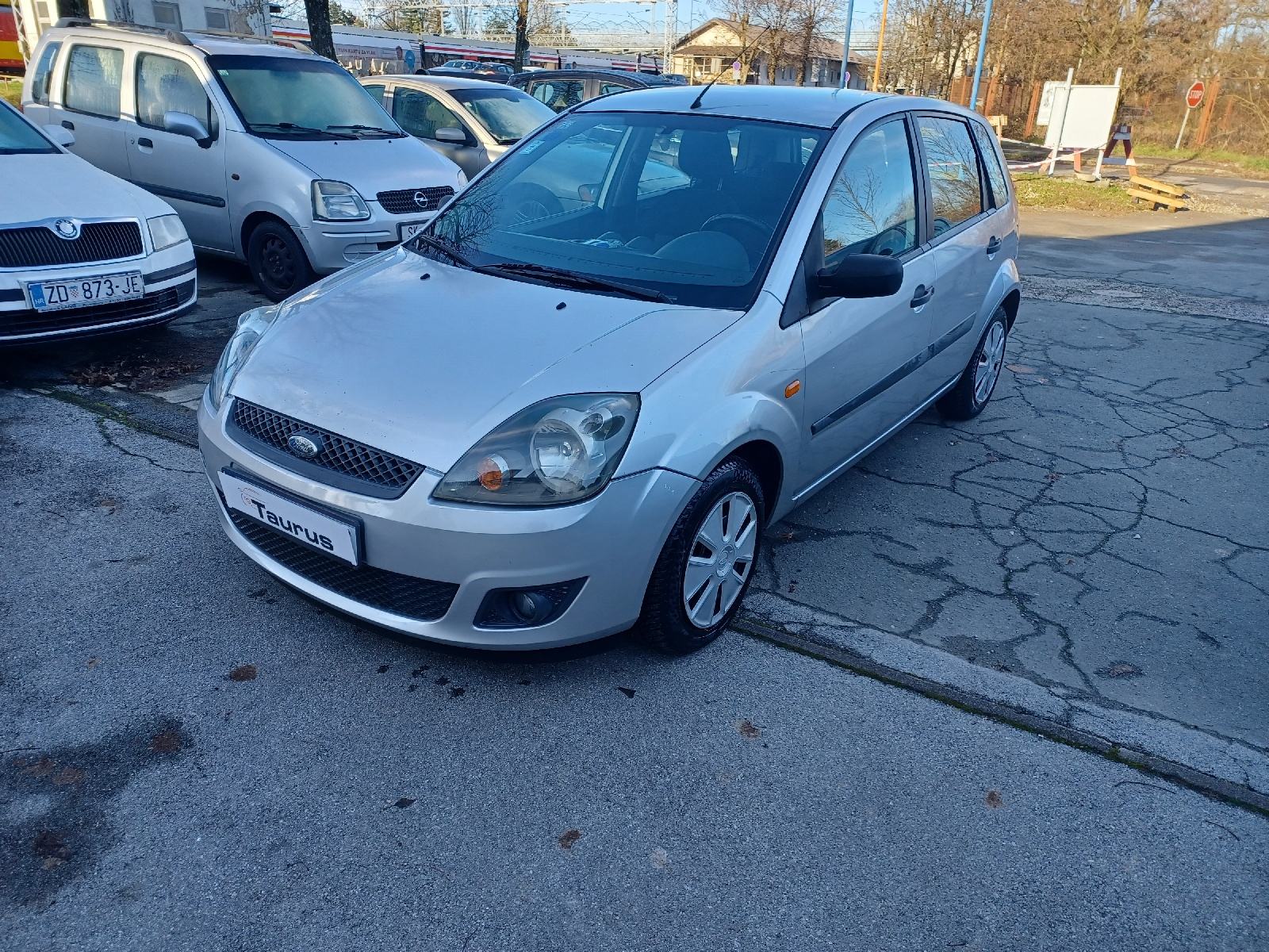 POVOLJNO-Ford Fiesta 1,4 tdci reg.12/2023 KLIMA HR AUTO ODLIČNO STANJE ...