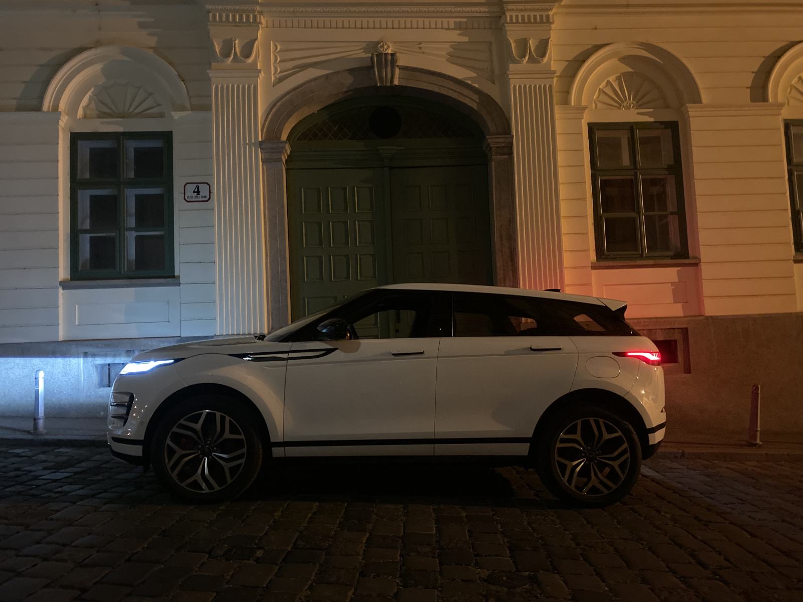 Range Rover Evoque P300e Autobiography, 2021 god.