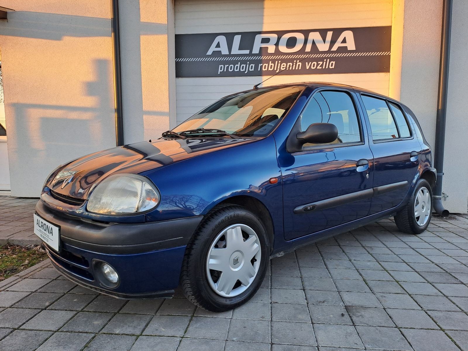 Renault Clio 1.4*REG.17.04.2025.*5 VRATA,SERVO,EL.PODIZAČI,DALJINSKO ...