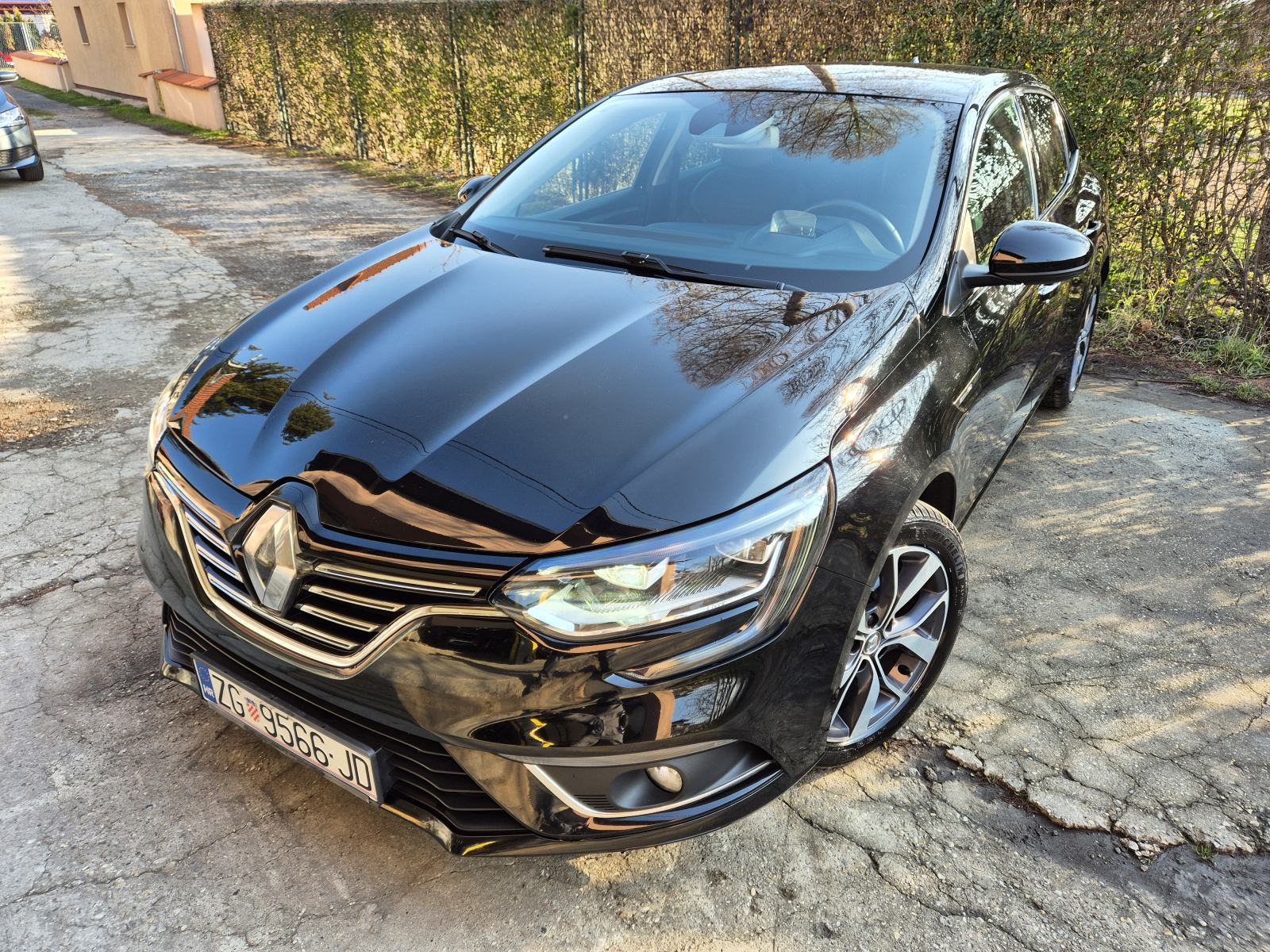 Renault Megane 1.6 dCi BOSE*REG DO:02/2026*RADAR*HEAD-UP*MASAŽA*, 2015 god.