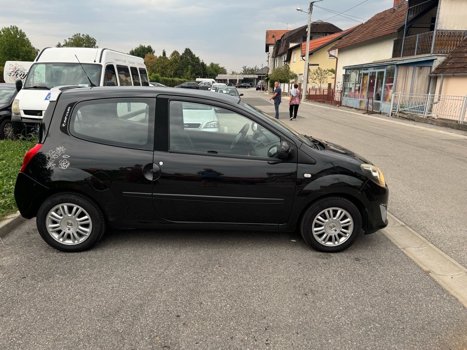 Renault Twingo 1,2 Rip Curl, registriran do 8/25,nove gume Continental ...