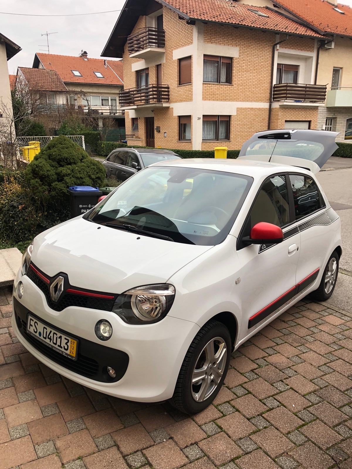Renault Twingo TCe 90 automatik, 2015 god.