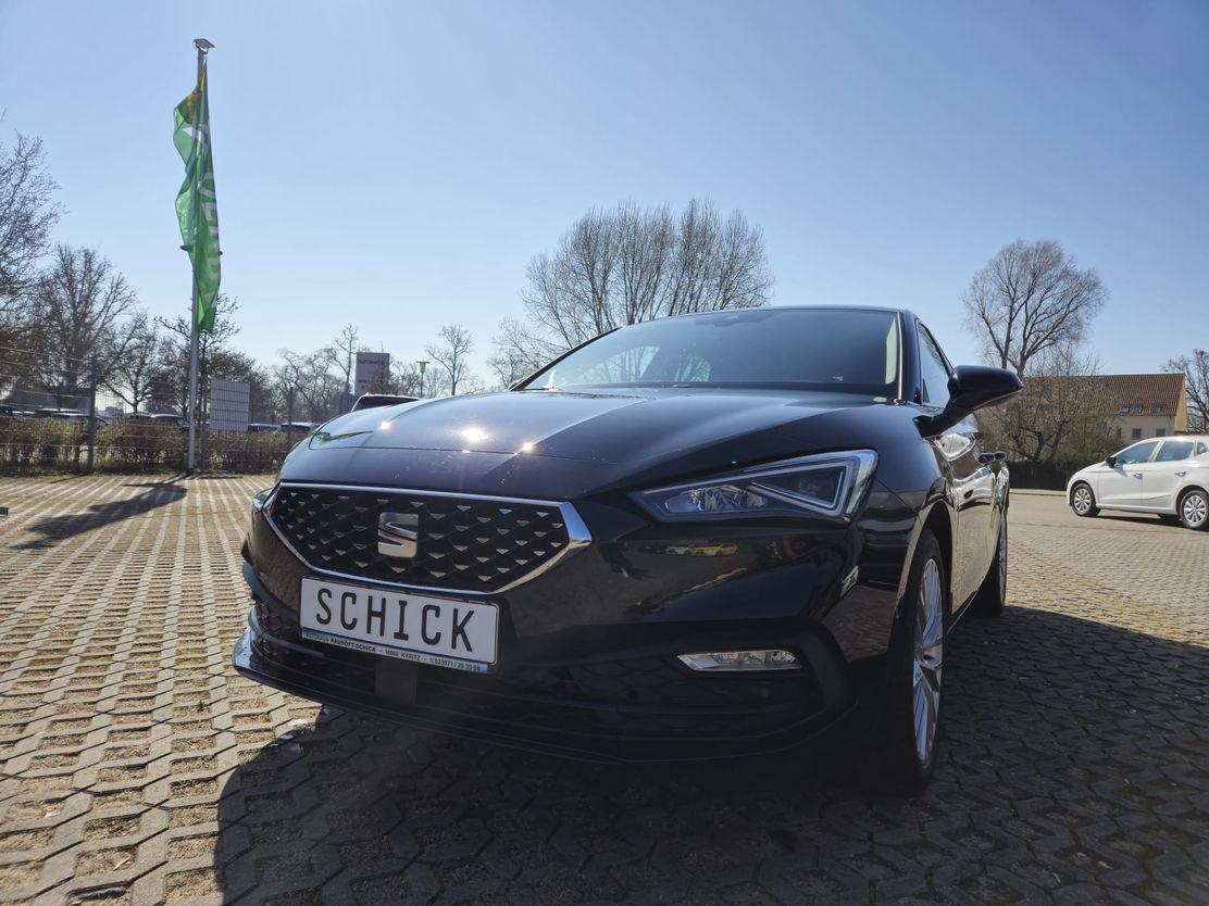 Seat Leon 2,0 TDI DSG Xcellence 150KS ACC NAVI AMBIENT F1 VOLAN 1.VL ...