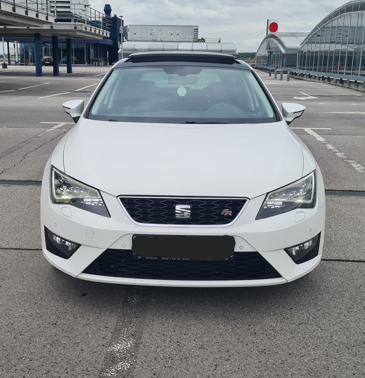 Seat Leon 2,0 TDI FR ,PANORAMA , NAVI , LED , MATRIX , SERVISNA , 18 ...