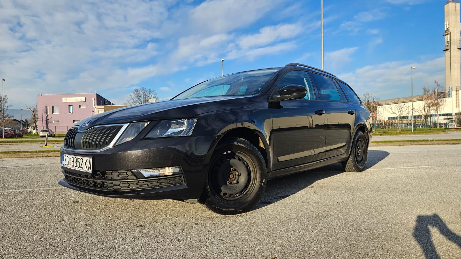 Škoda Octavia Combi 1,6 TDI | AMBITION, DVA SETA KOTAČA, KUKA, 1G REG ...