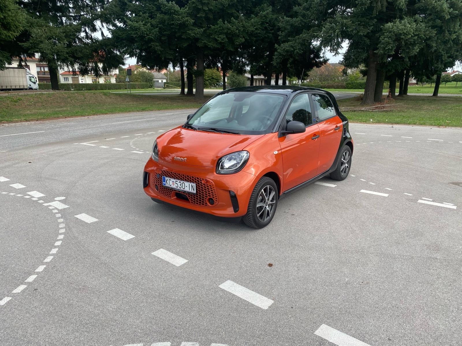 Smart EQ forfour, reg. 10/2026, redovno servisiran u Mercedes Benzu ...